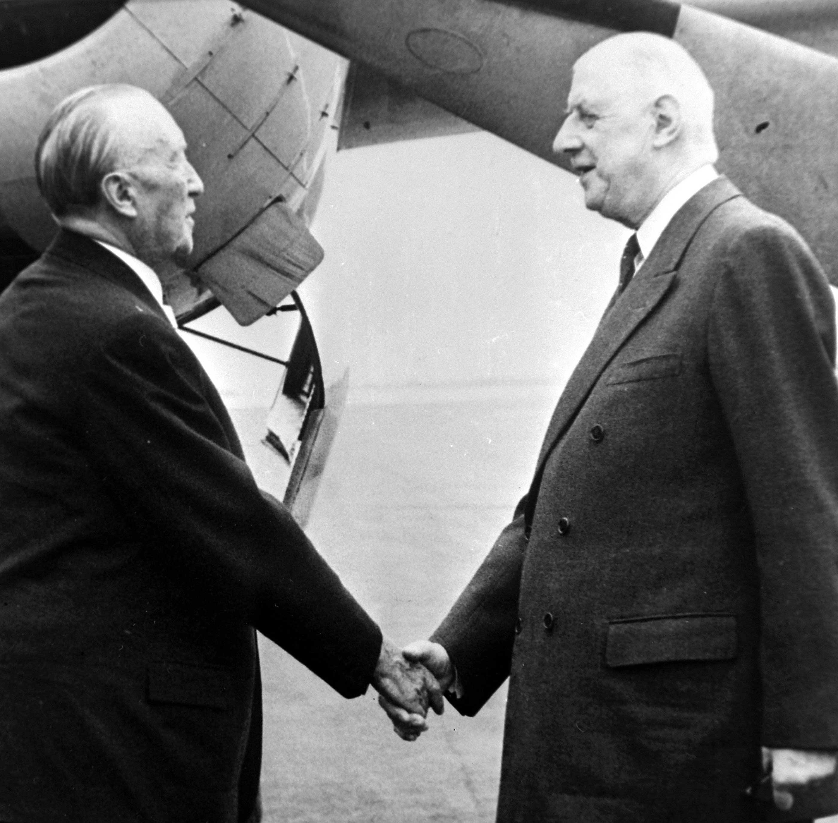 Schlusselubergabe In Saint Pierre Jozef Brodowski